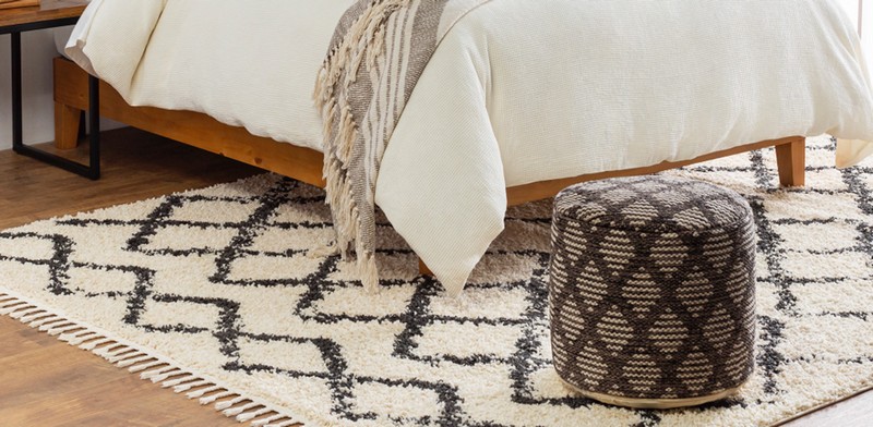 Geometric Rugs as Visual Anchors: Defining Areas and Creating Flow in ...